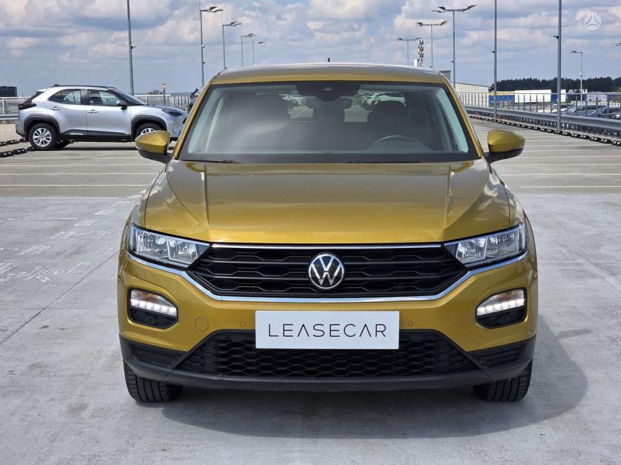 Yellow Volkswagen T-Roc 2021 in Vilnius, with an engine capacity of 1.00 L and mileage of 82 thousand km for 14800 €, photo 6 on AUTOMOTO.COM.LV