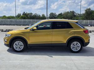 Yellow Volkswagen T-Roc 2021 in Vilnius, with an engine capacity of 1.00 L and mileage of 82 thousand km for 14800 €, photo 7 on AUTOMOTO.COM.LV