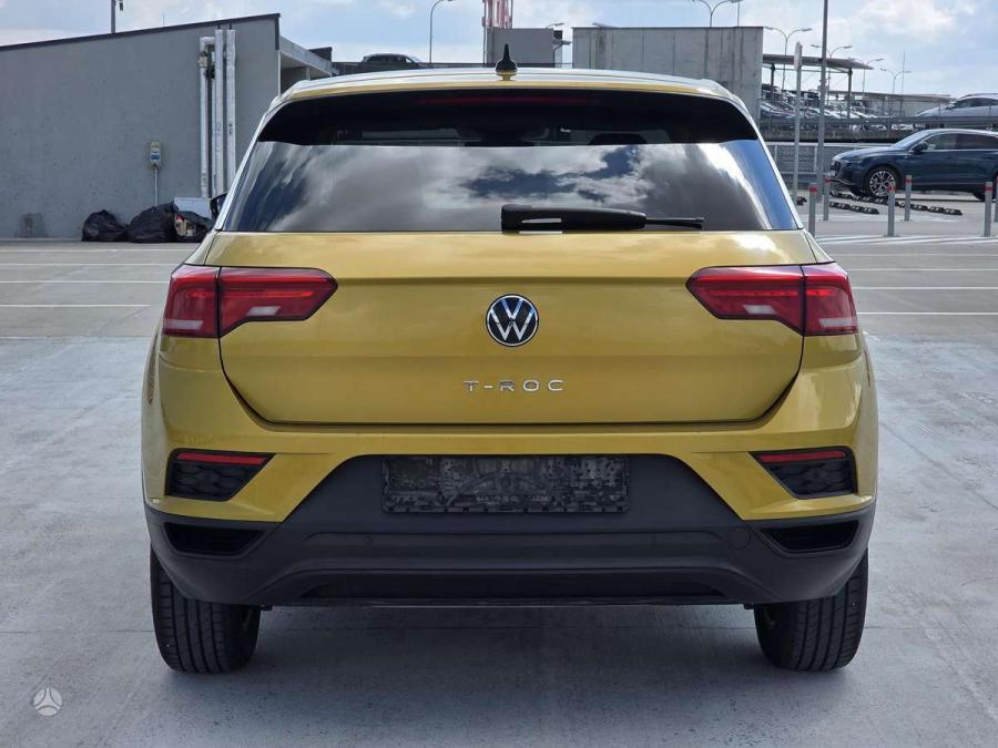 Yellow Volkswagen T-Roc 2021 in Vilnius, with an engine capacity of 1.00 L and mileage of 82 thousand km for 14800 €, photo 8 on AUTOMOTO.COM.LV