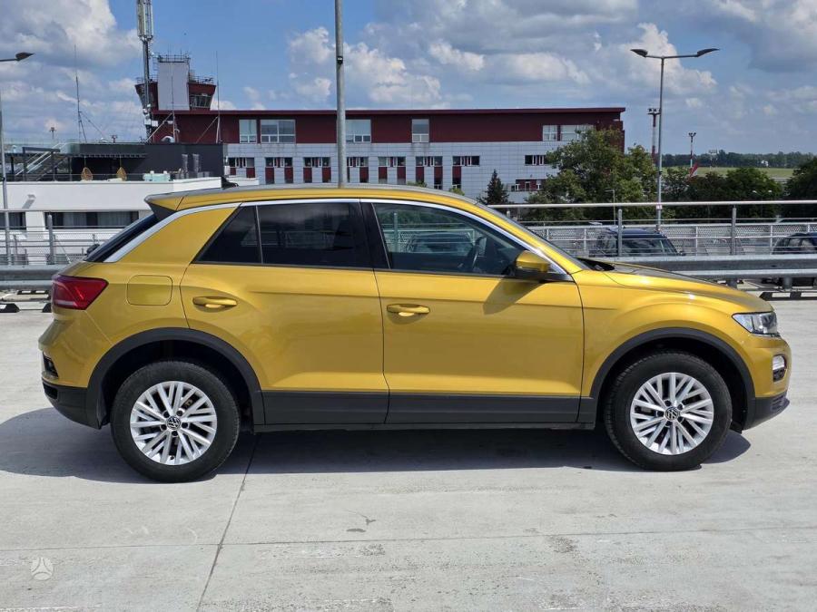 Yellow Volkswagen T-Roc 2021 in Vilnius, with an engine capacity of 1.00 L and mileage of 82 thousand km for 14800 €, photo 9 on AUTOMOTO.COM.LV