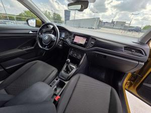 Yellow Volkswagen T-Roc 2021 in Vilnius, with an engine capacity of 1.00 L and mileage of 82 thousand km for 14800 €, photo 10 on AUTOMOTO.COM.LV