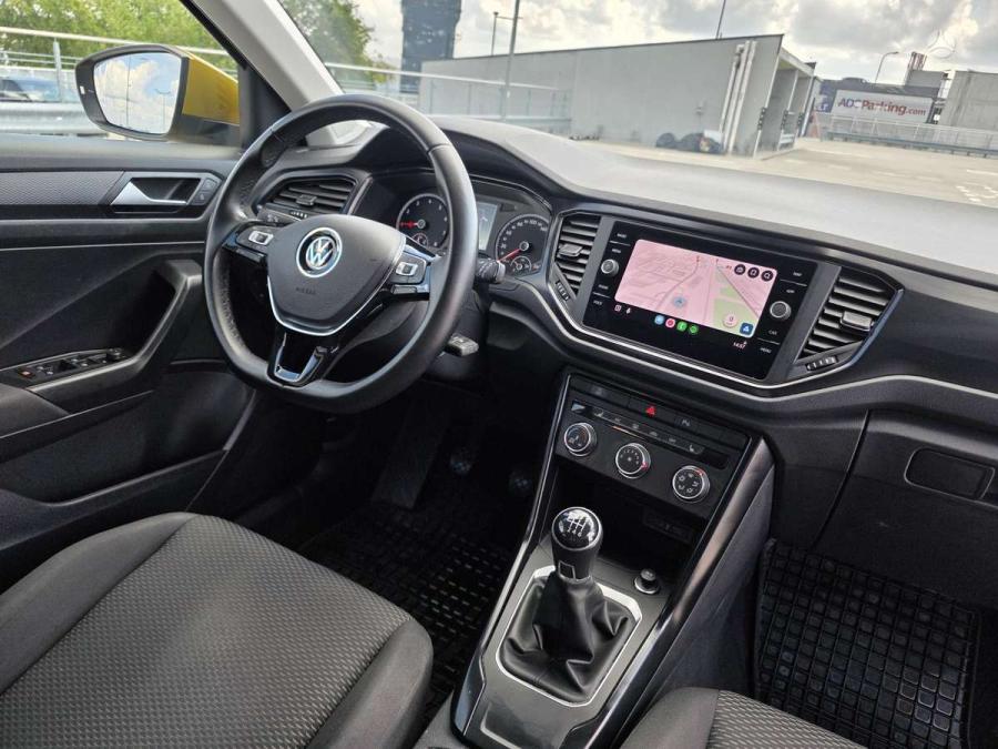 Yellow Volkswagen T-Roc 2021 in Vilnius, with an engine capacity of 1.00 L and mileage of 82 thousand km for 14800 €, photo 11 on AUTOMOTO.COM.LV