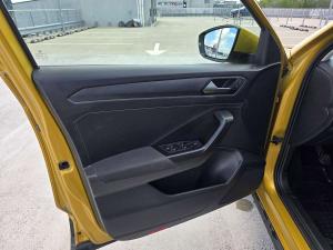 Yellow Volkswagen T-Roc 2021 in Vilnius, with an engine capacity of 1.00 L and mileage of 82 thousand km for 14800 €, photo 15 on AUTOMOTO.COM.LV