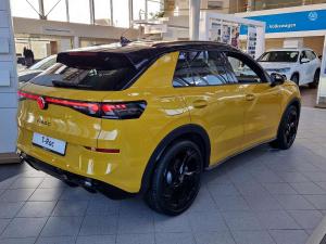 Yellow Volkswagen T-Roc 2026 in Vilnius, with an engine capacity of 1.50 L and mileage of 1 thousand km for 39990 €, photo 3 on AUTOMOTO.COM.LV