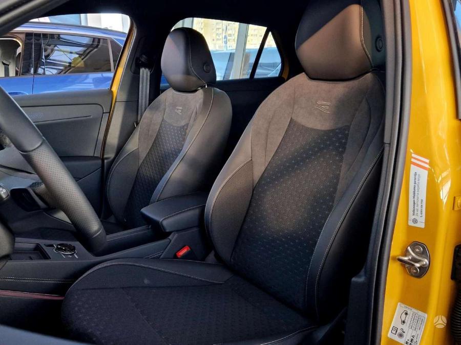 Yellow Volkswagen T-Roc 2026 in Vilnius, with an engine capacity of 1.50 L and mileage of 1 thousand km for 39990 €, photo 11 on AUTOMOTO.COM.LV