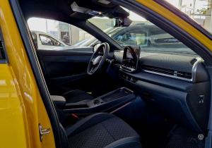 Yellow Volkswagen T-Roc 2026 in Vilnius, with an engine capacity of 1.50 L and mileage of 1 thousand km for 39990 €, photo 13 on AUTOMOTO.COM.LV