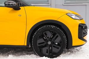 Yellow Volkswagen T-Roc 2026 in Ventspils, with an engine capacity of 1.50 L and mileage of 3 thousand km for 38900 €, photo 9 on AUTOMOTO.COM.LV