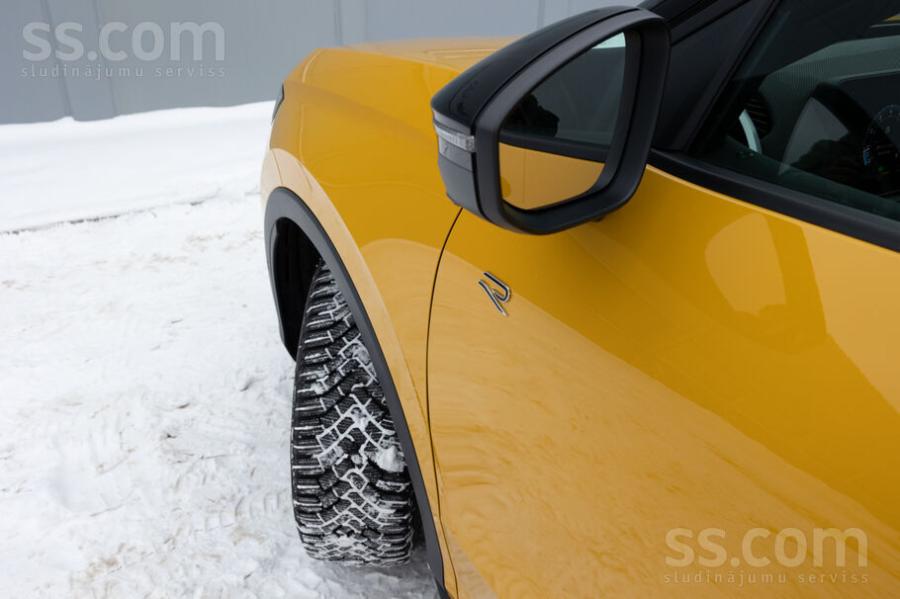 Yellow Volkswagen T-Roc 2026 in Ventspils, with an engine capacity of 1.50 L and mileage of 3 thousand km for 38900 €, photo 11 on AUTOMOTO.COM.LV