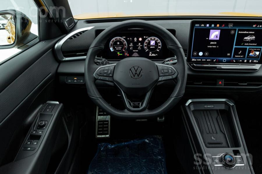 Yellow Volkswagen T-Roc 2026 in Ventspils, with an engine capacity of 1.50 L and mileage of 3 thousand km for 38900 €, photo 21 on AUTOMOTO.COM.LV