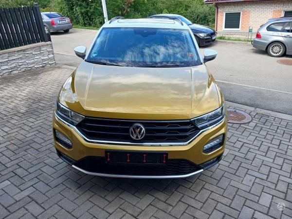 Yellow Volkswagen T-Roc 2020 in Siauliai, with an engine capacity of 1.50 L and mileage of 110 thousand km for 16900 €, photo 2 on AUTOMOTO.COM.LV