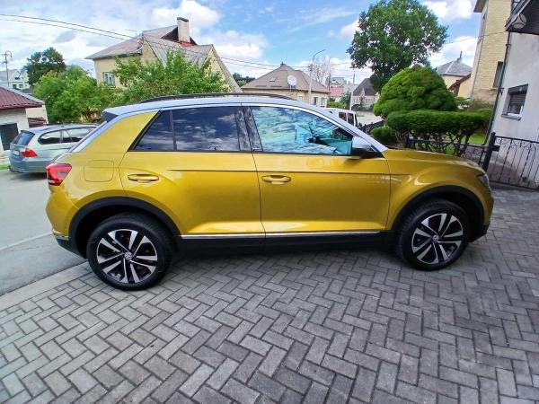 Yellow Volkswagen T-Roc 2020 in Siauliai, with an engine capacity of 1.50 L and mileage of 110 thousand km for 16900 €, photo 5 on AUTOMOTO.COM.LV