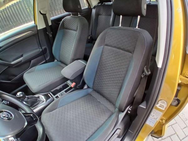 Yellow Volkswagen T-Roc 2020 in Siauliai, with an engine capacity of 1.50 L and mileage of 110 thousand km for 16900 €, photo 10 on AUTOMOTO.COM.LV