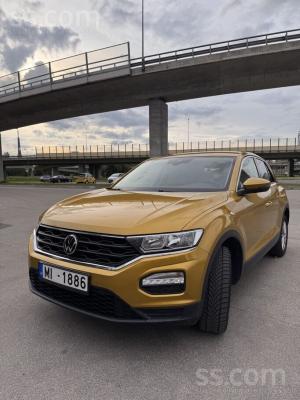 Dzeltens Volkswagen T-Roc 2021 Rīga, ar dzinēja tilpumu 1.50 L un nobraukumu 90 tūkst. km par 19100 €, foto  vietnē AUTOMOTO.COM.LV