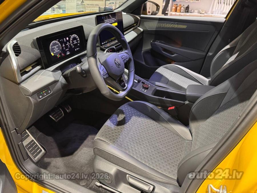 Yellow Volkswagen T-Roc 2026 in Viljandi, with an engine capacity of 1.50 L and mileage of 1 thousand km for 39990 €, photo 6 on AUTOMOTO.COM.LV