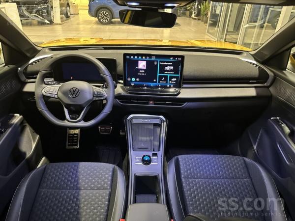 Yellow Volkswagen T-Roc 2026 in Valmiera, with an engine capacity of 1.50 L and mileage of 5 thousand km for 36900 €, photo 10 on AUTOMOTO.COM.LV