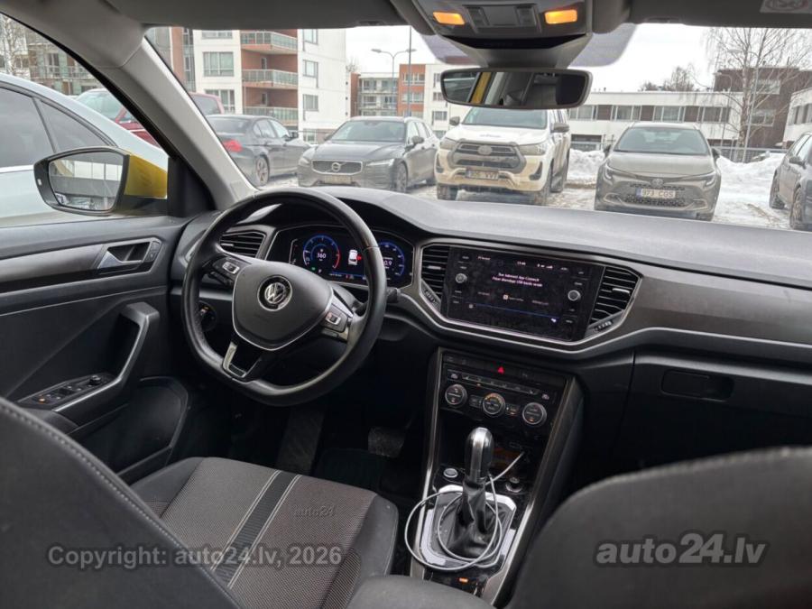 Dzeltens Volkswagen T-Roc 2019 Tallina, ar dzinēja tilpumu 2.00 L un nobraukumu 136 tūkst. km par 16000 €, foto 8 vietnē AUTOMOTO.COM.LV