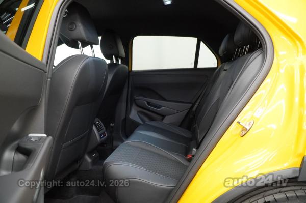Yellow Volkswagen T-Roc 2026 in Tallinn, with an engine capacity of 1.50 L and mileage of 5 thousand km for 37900 €, photo 8 on AUTOMOTO.COM.LV