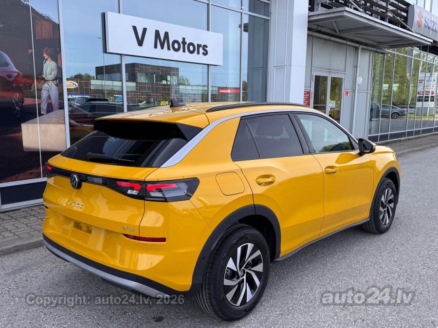 Yellow Volkswagen T-Roc 2026 in Viljandi, with an engine capacity of 1.50 L and mileage of 1 thousand km for 28263 €, photo 5 on AUTOMOTO.COM.LV