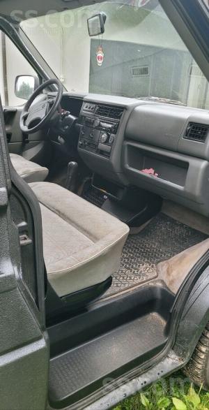 Черный Фольксваген Т4 1995 в Рига, объемом двигателя 1.90 л и пробегом 573 тыс. км за 4390 €, фото 6 на AUTOMOTO.COM.LV