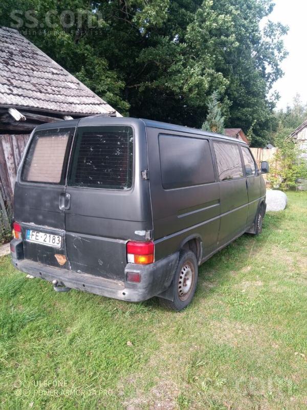 Фольксваген Т4 1997 в Лиепая на AUTOMOTO.COM.LV Черный Фольксваген Т4 1997 в Лиепая, объемом двигателя 2.40 л и пробегом 180 тыс. км за 1650 €, фото 4 на AUTOMOTO.COM.LV