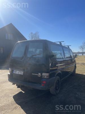 Melns Volkswagen T4 1999 Cēsis, ar dzinēja tilpumu 2.50 L un nobraukumu 300 tūkst. km par 4500 €, foto 3 vietnē AUTOMOTO.COM.LV