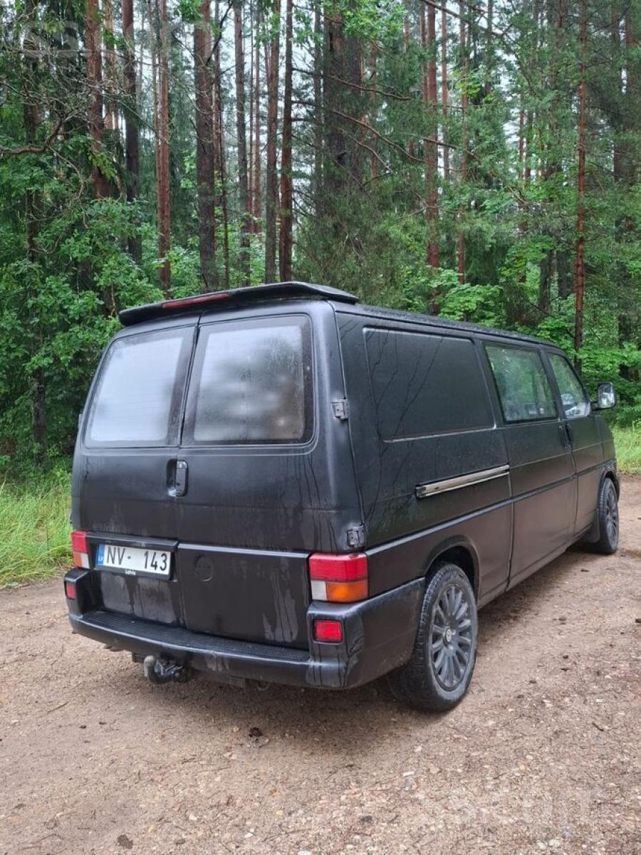 Black Volkswagen T4 1999 in Valmiera, with an engine capacity of 2.50 L and mileage of 434 thousand km for 2800 €, photo 4 on AUTOMOTO.COM.LV