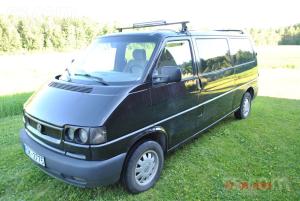 Melns Volkswagen T4 2000 Ogre, ar dzinēja tilpumu 2.50 L un nobraukumu 571 tūkst. km par 3300 €, foto  vietnē AUTOMOTO.COM.LV