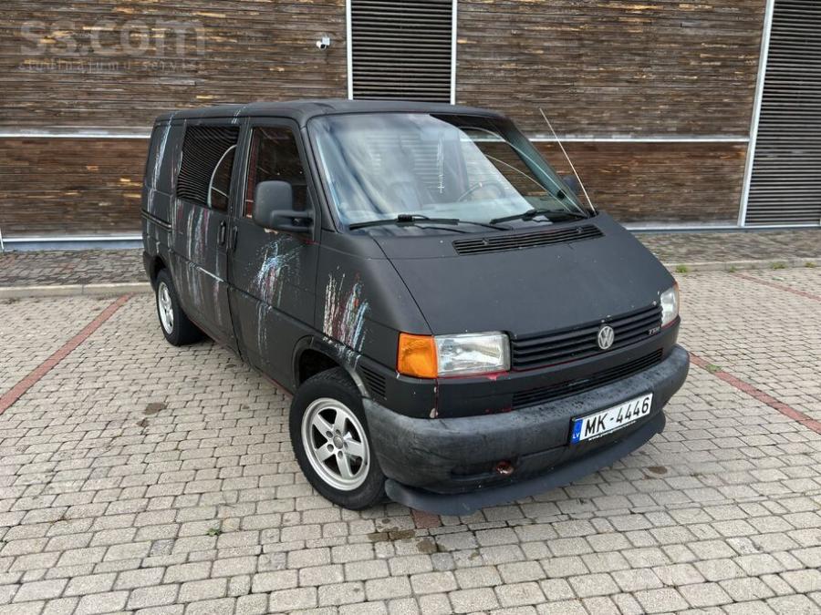 Black Volkswagen T4 2000 in Riga, with an engine capacity of 2.50 L and mileage of 370 thousand km for 3500 €, photo 1 on AUTOMOTO.COM.LV