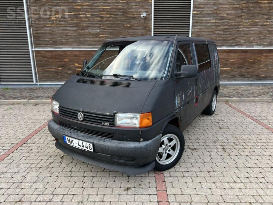 Black Volkswagen T4 2000 in Riga, with an engine capacity of 2.50 L and mileage of 370 thousand km for 3500 €, photo 3 on AUTOMOTO.COM.LV