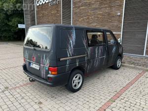 Black Volkswagen T4 2000 in Riga, with an engine capacity of 2.50 L and mileage of 370 thousand km for 3500 €, photo 4 on AUTOMOTO.COM.LV
