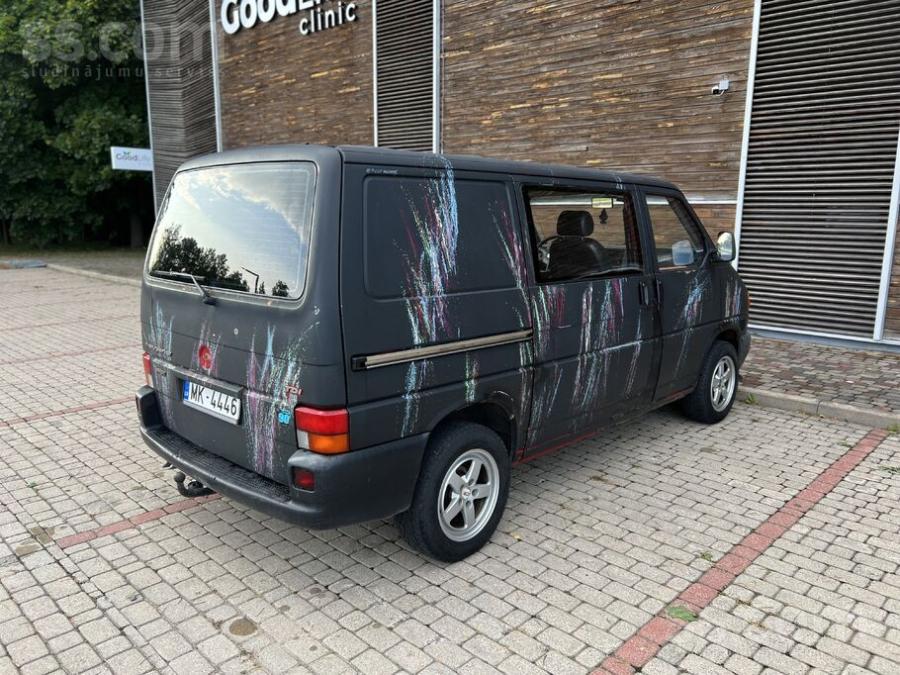 Black Volkswagen T4 2000 in Riga, with an engine capacity of 2.50 L and mileage of 370 thousand km for 3500 €, photo 4 on AUTOMOTO.COM.LV