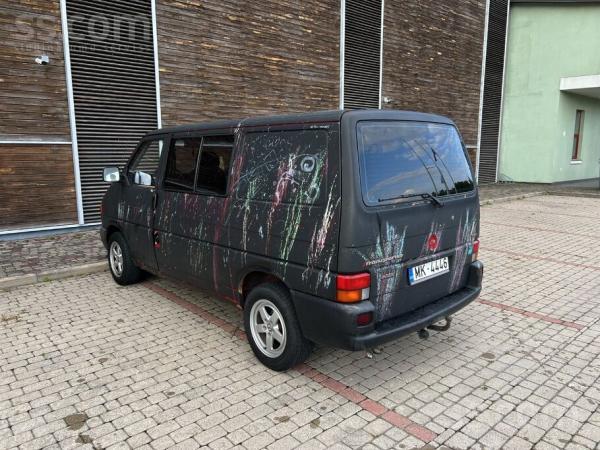 Black Volkswagen T4 2000 in Riga, with an engine capacity of 2.50 L and mileage of 370 thousand km for 3500 €, photo 5 on AUTOMOTO.COM.LV