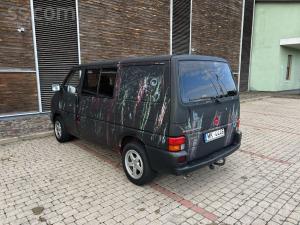 Black Volkswagen T4 2000 in Riga, with an engine capacity of 2.50 L and mileage of 370 thousand km for 3500 €, photo 5 on AUTOMOTO.COM.LV