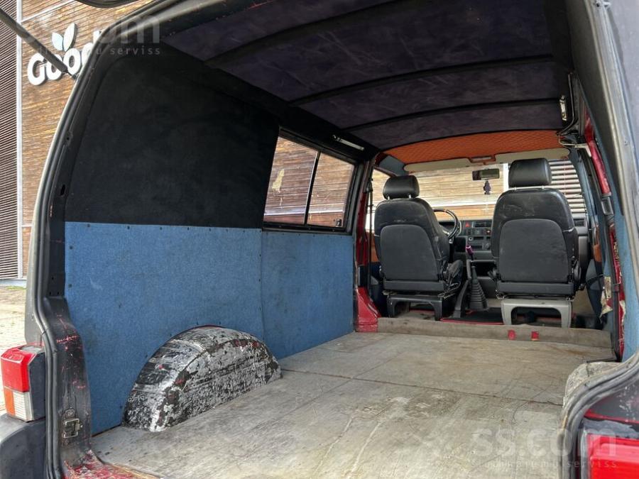 Black Volkswagen T4 2000 in Riga, with an engine capacity of 2.50 L and mileage of 370 thousand km for 3500 €, photo 6 on AUTOMOTO.COM.LV