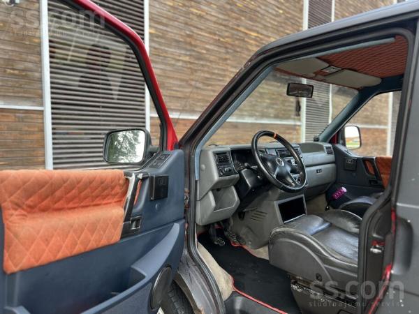 Black Volkswagen T4 2000 in Riga, with an engine capacity of 2.50 L and mileage of 370 thousand km for 3500 €, photo 8 on AUTOMOTO.COM.LV