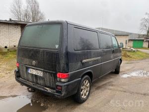 Black Volkswagen T4 2001 in Limbazi, with an engine capacity of 2.50 L and mileage of 430 thousand km for 5500 €, photo 3 on AUTOMOTO.COM.LV