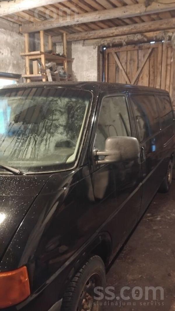 Black Volkswagen T4 2002 in Ventspils, with an engine capacity of 2.50 L and mileage of 340 thousand km for 4200 €, photo 5 on AUTOMOTO.COM.LV