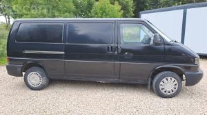 Melns Volkswagen T4 2002 Rēzekne, ar dzinēja tilpumu 2.50 L un nobraukumu 434 tūkst. km par 2500 €, foto 5 vietnē AUTOMOTO.COM.LV