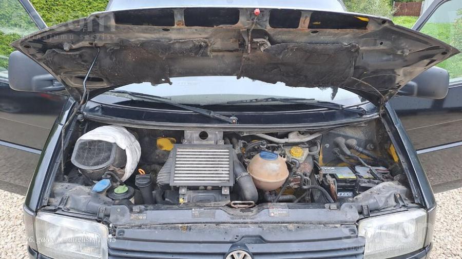 Melns Volkswagen T4 2002 Rēzekne, ar dzinēja tilpumu 2.50 L un nobraukumu 434 tūkst. km par 2500 €, foto 18 vietnē AUTOMOTO.COM.LV