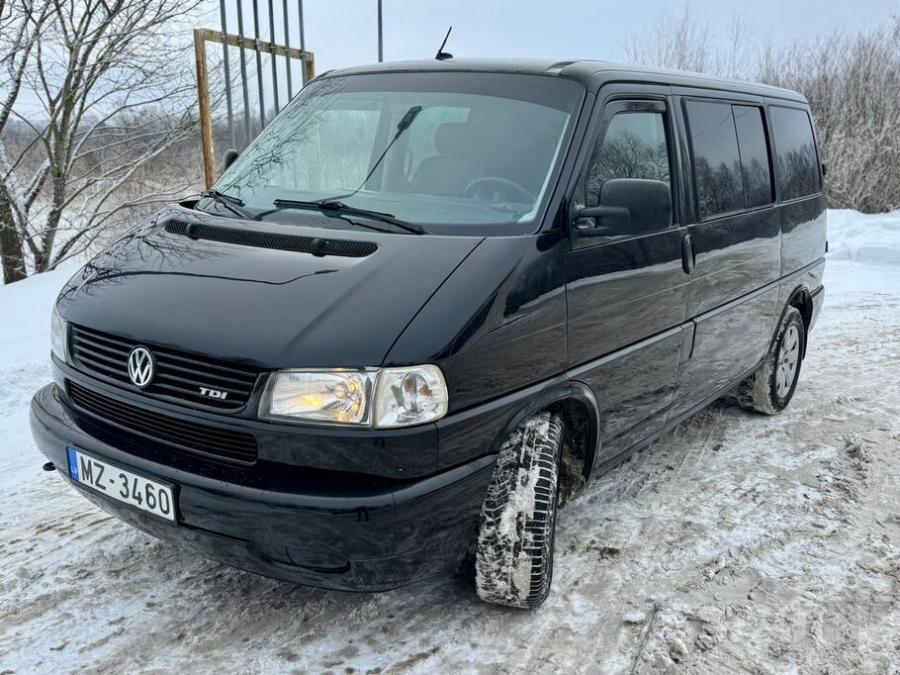 Black Volkswagen T4 2004 in Riga, with an engine capacity of 2.50 L and mileage of 520 thousand km for 3400 €, photo 1 on AUTOMOTO.COM.LV