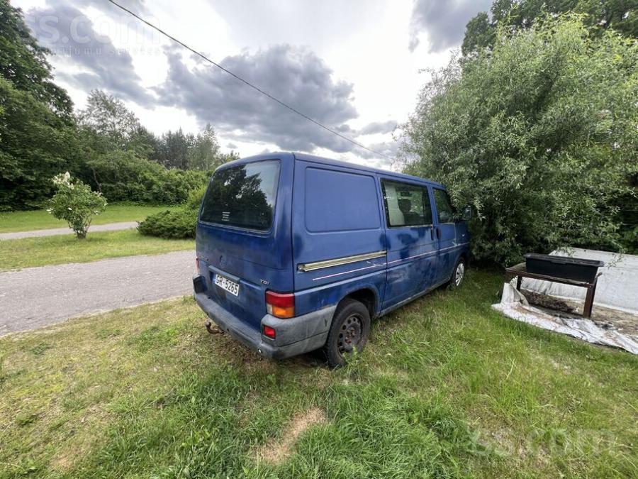 Blue Volkswagen T4 2000 in Riga, with an engine capacity of 2.50 L and mileage of 363 thousand km for 1400 €, photo 1 on AUTOMOTO.COM.LV