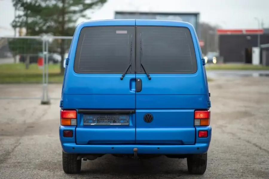 Zils Volkswagen T4 2001 Liepāja, ar dzinēja tilpumu 2.50 L un nobraukumu 331 tūkst. km par 6500 €, foto 4 vietnē AUTOMOTO.COM.LV