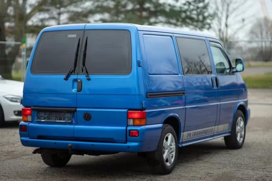 Zils Volkswagen T4 2001 Liepāja, ar dzinēja tilpumu 2.50 L un nobraukumu 331 tūkst. km par 6500 €, foto 5 vietnē AUTOMOTO.COM.LV