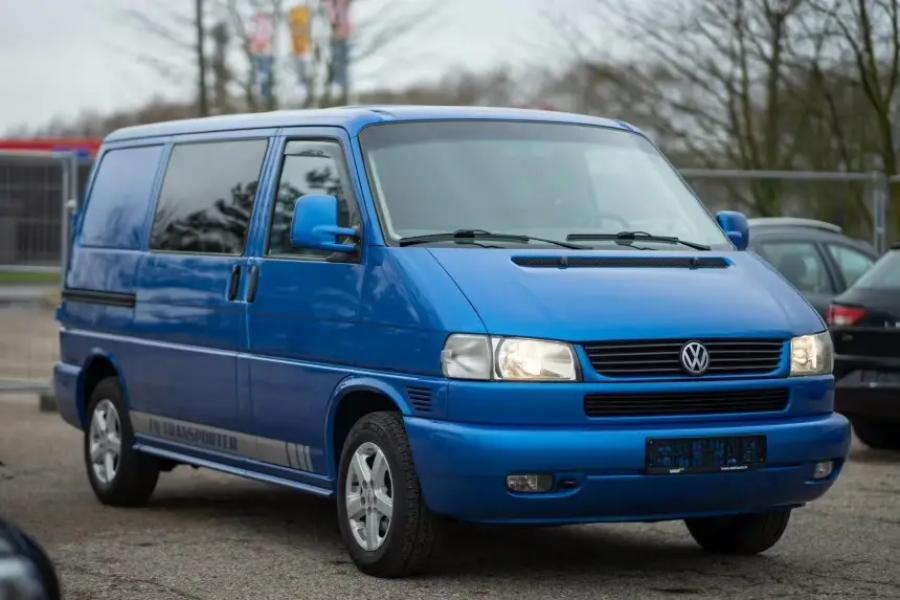Zils Volkswagen T4 2001 Liepāja, ar dzinēja tilpumu 2.50 L un nobraukumu 331 tūkst. km par 6500 €, foto 6 vietnē AUTOMOTO.COM.LV