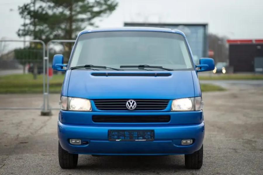 Zils Volkswagen T4 2001 Liepāja, ar dzinēja tilpumu 2.50 L un nobraukumu 331 tūkst. km par 6500 €, foto 7 vietnē AUTOMOTO.COM.LV