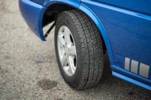 Zils Volkswagen T4 2001 Liepāja, ar dzinēja tilpumu 2.50 L un nobraukumu 331 tūkst. km par 6500 €, foto 10 vietnē AUTOMOTO.COM.LV