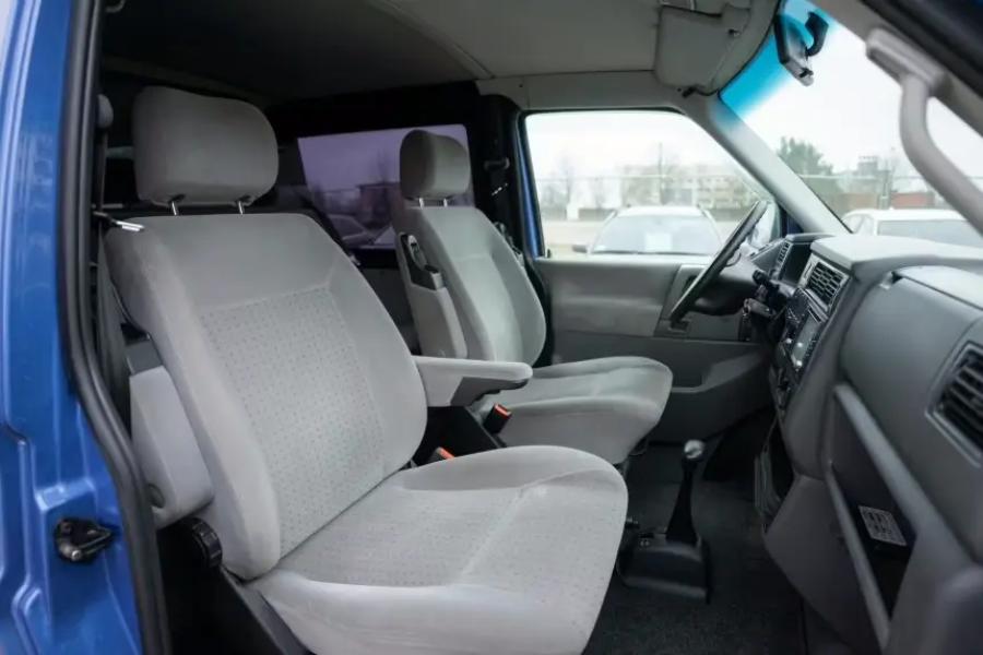 Zils Volkswagen T4 2001 Liepāja, ar dzinēja tilpumu 2.50 L un nobraukumu 331 tūkst. km par 6500 €, foto 15 vietnē AUTOMOTO.COM.LV
