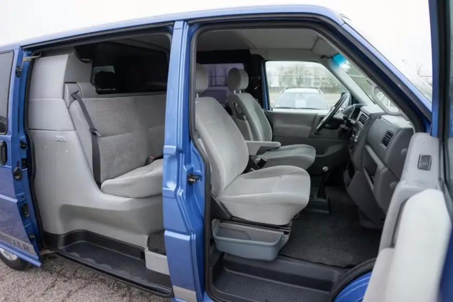 Zils Volkswagen T4 2001 Liepāja, ar dzinēja tilpumu 2.50 L un nobraukumu 331 tūkst. km par 6500 €, foto 17 vietnē AUTOMOTO.COM.LV
