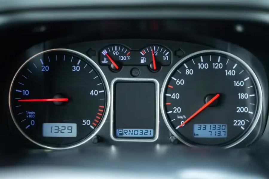 Zils Volkswagen T4 2001 Liepāja, ar dzinēja tilpumu 2.50 L un nobraukumu 331 tūkst. km par 6500 €, foto 19 vietnē AUTOMOTO.COM.LV