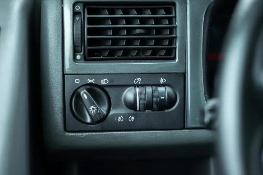Zils Volkswagen T4 2001 Liepāja, ar dzinēja tilpumu 2.50 L un nobraukumu 331 tūkst. km par 6500 €, foto 25 vietnē AUTOMOTO.COM.LV
